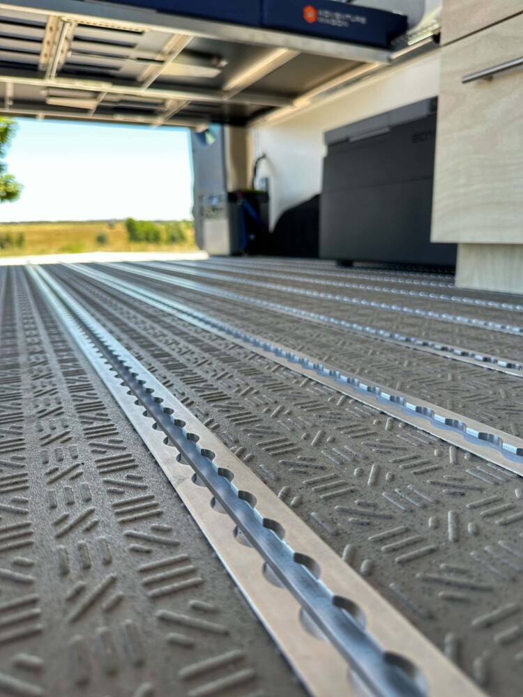 Flooring Kit L-Track Aluminum - Contravans